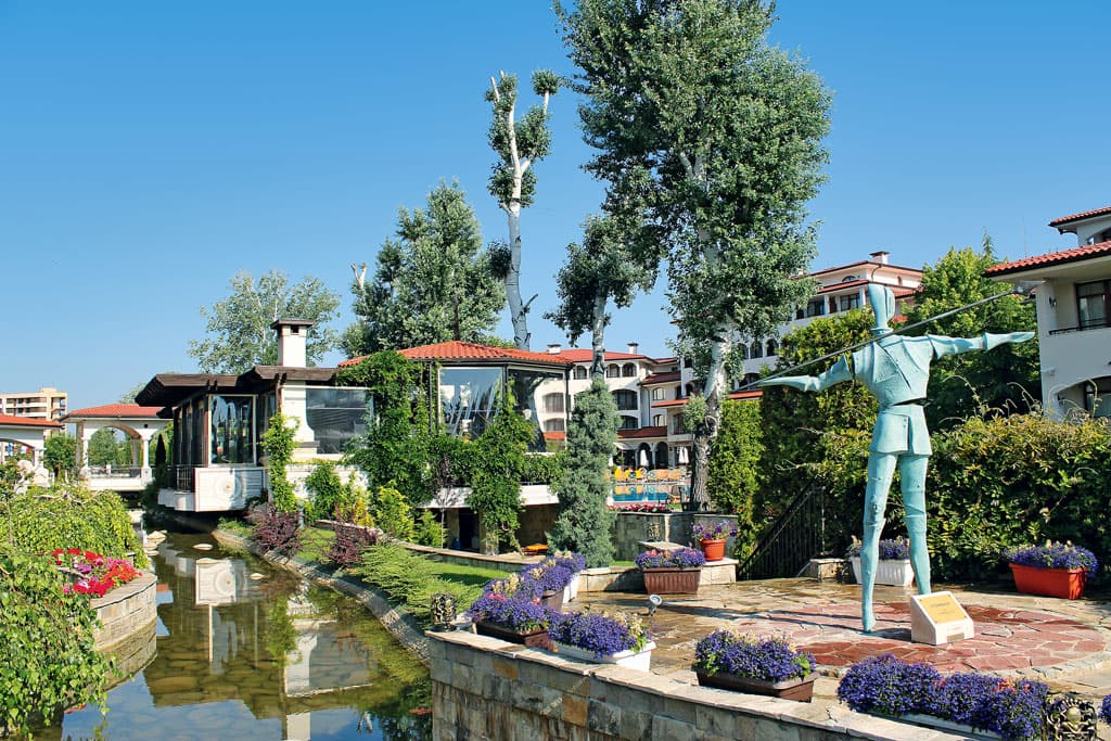 Helena Park Alexandria Club | CK Alexandria